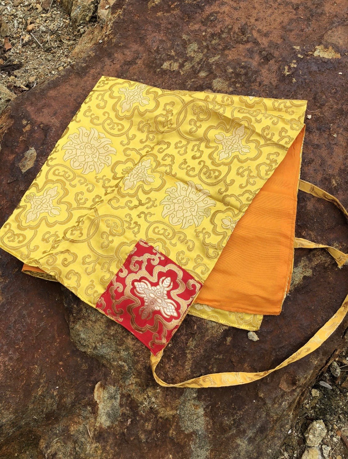 Brocade Pecha Text Cover (Various Colors, 27"x27") – Tibetan Spirit